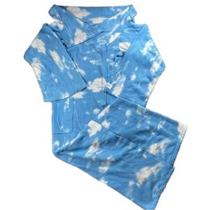 Snuggie | Other | Snuggie Cloud Design Long Wide Arms Pockets Super ...